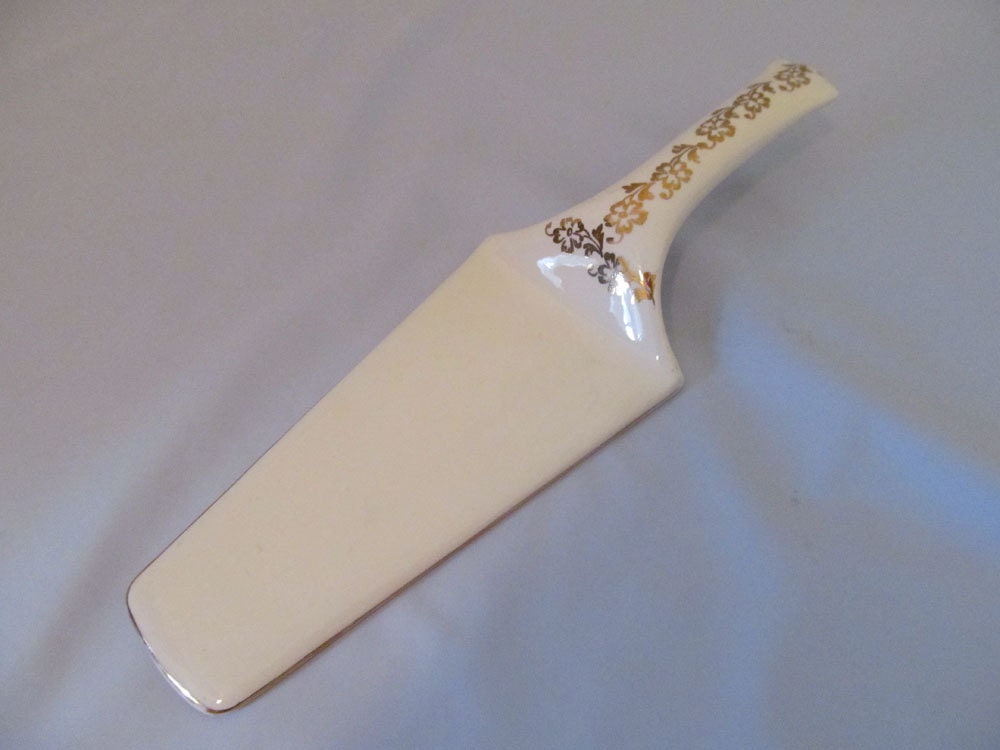 Vintage CERAMIC and GOLD TRIM Cake Server / Wedding Cake Server ...