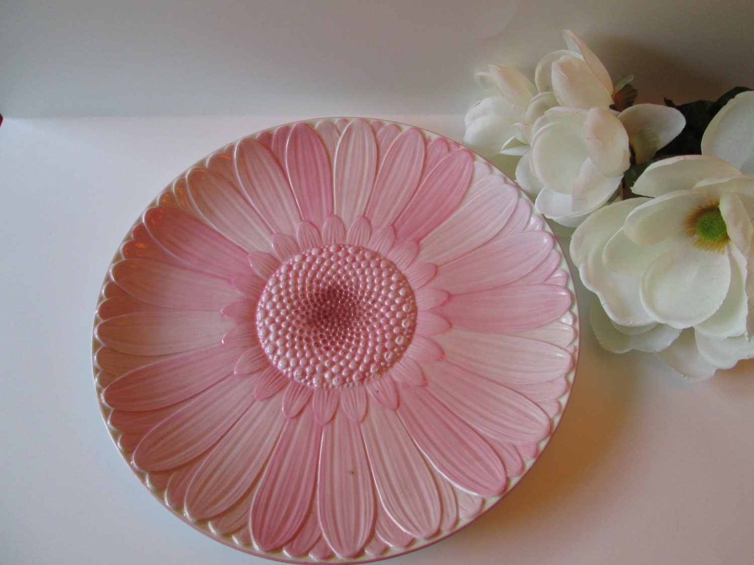 Gorgeous Mottahedeh Pink Daisy Plate – Haute Juice