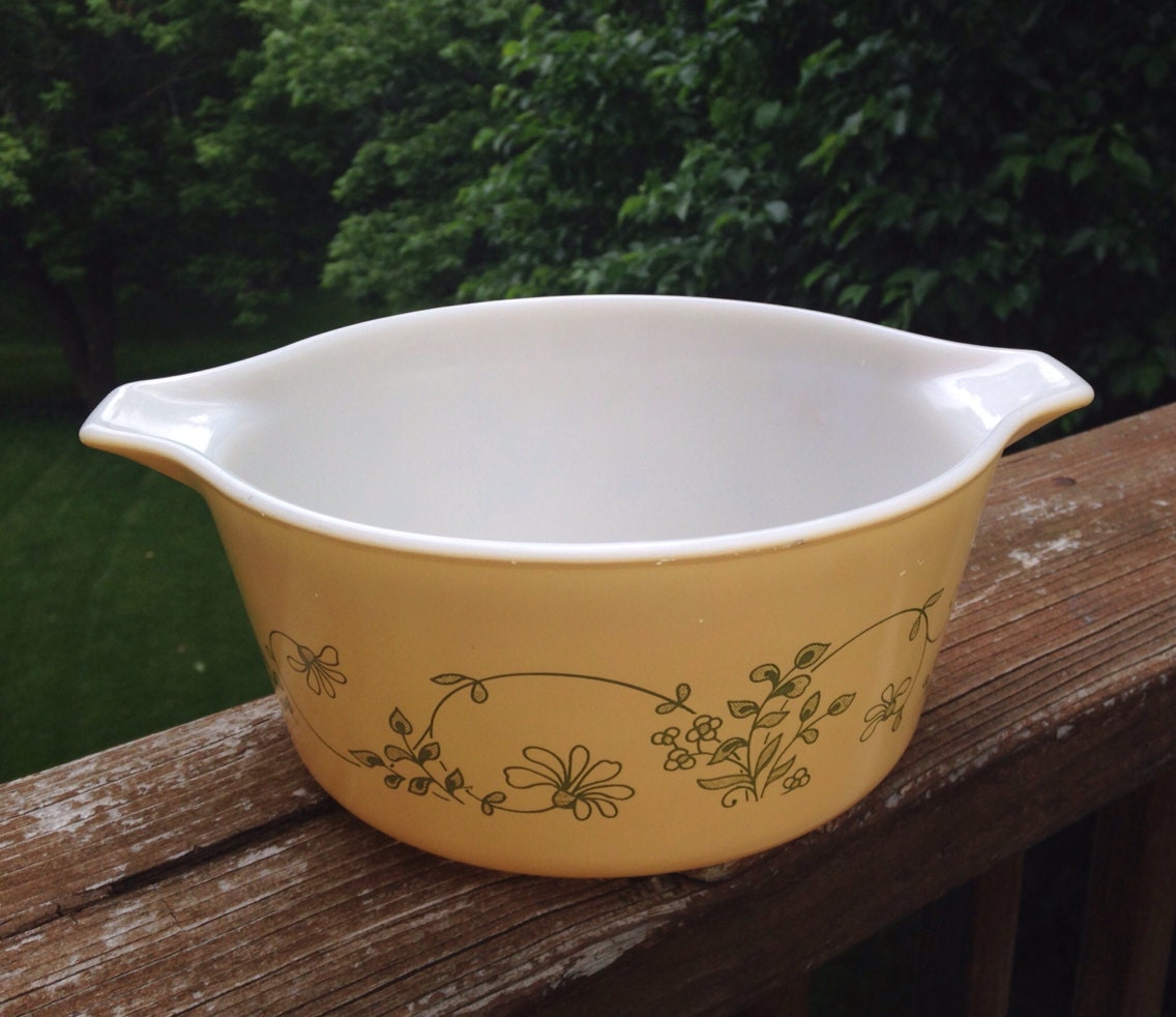 Vintage 1980s Pyrex casserole dish. Shenandoah pattern. 1.5 liter ...