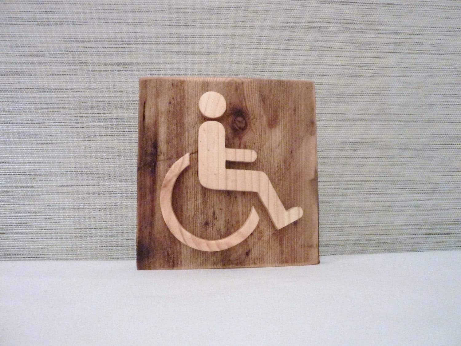 Handicap sign made of wood.. Handicapped sign with wheelchair