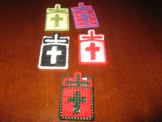 Plastic Canvas Cross In My Pocket Design 1