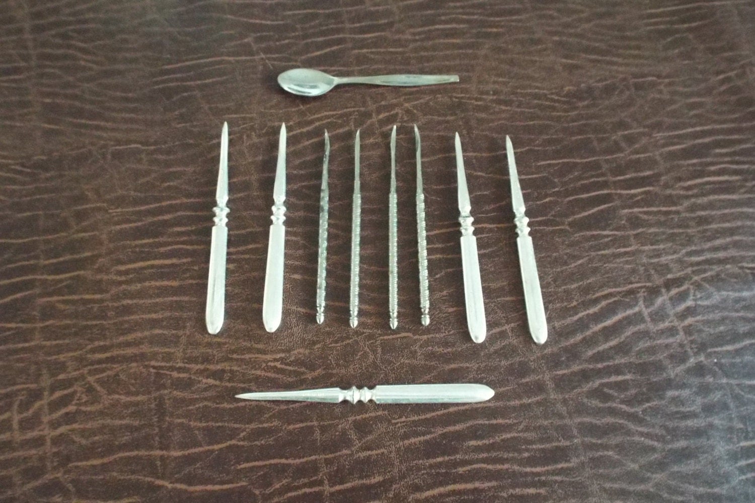 Nut Picks, 4 lobster knives, and a spoon – Haute Juice