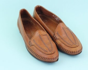 Vintage woven leather flats // size 10 HUARACHES braided brown boho ...