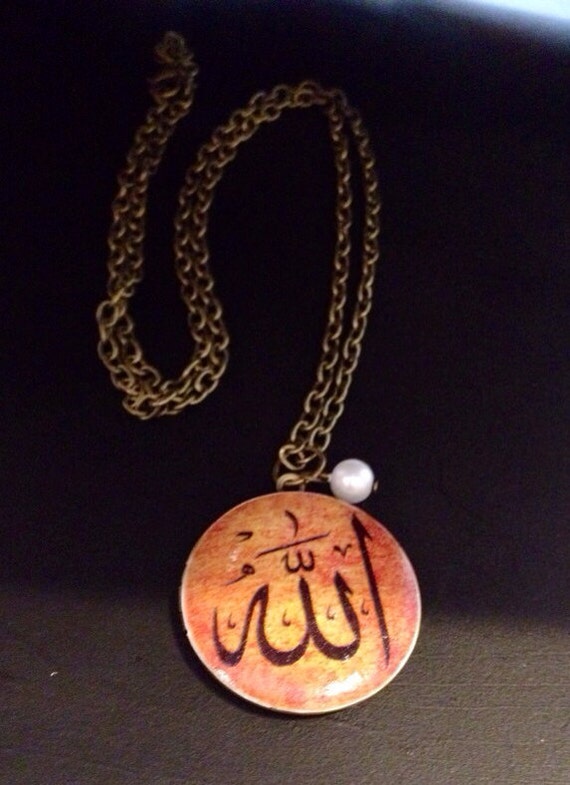 Items similar to Allah, Nade Ali & Ayatul Kursi locket with chain and ...