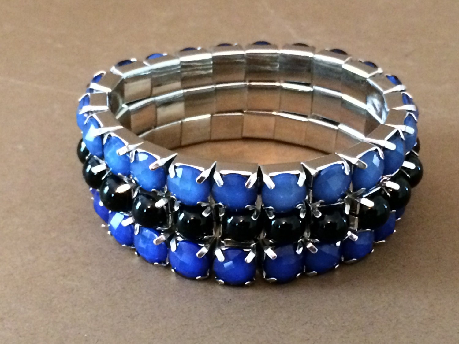 Blues Plastic Jewels In A Metal Based Stretchy Cord Bracelet – Haute Juice