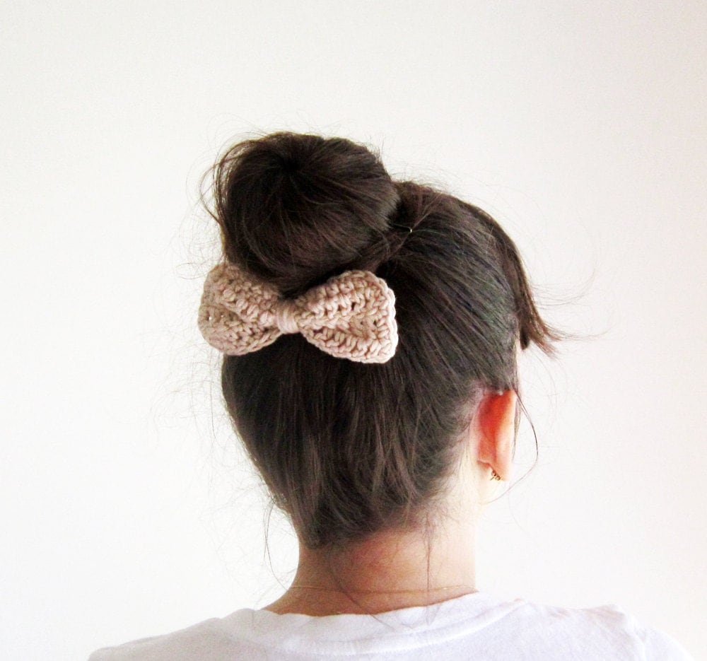 Beige crochet hair bow, Natural color hairbow, Ivory bow hair clip ...
