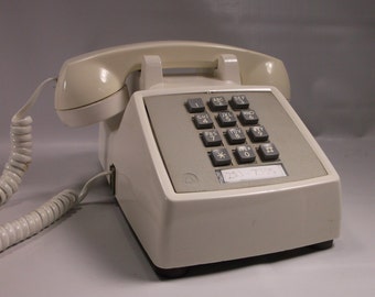 Retro 1970 s Bright Wight Bell Telephone Push Button Phone.epsteam