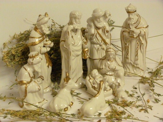 Vintage porcelain nativity scene / large nativity set