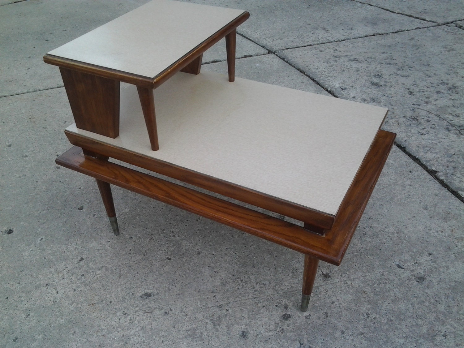 A superb vintage mid century modern Mad Men era top quality lamp end ...