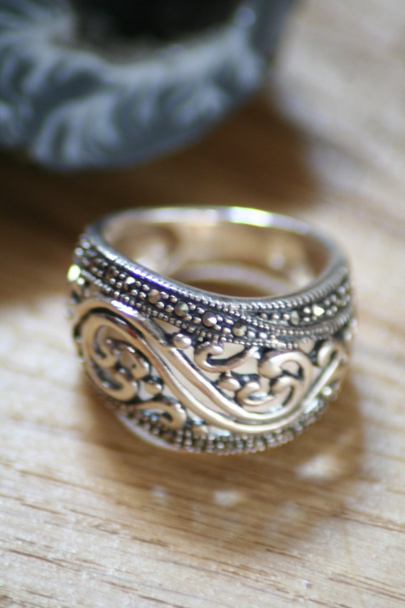 Items similar to Vintage style patterned silver ring with marcasite ...