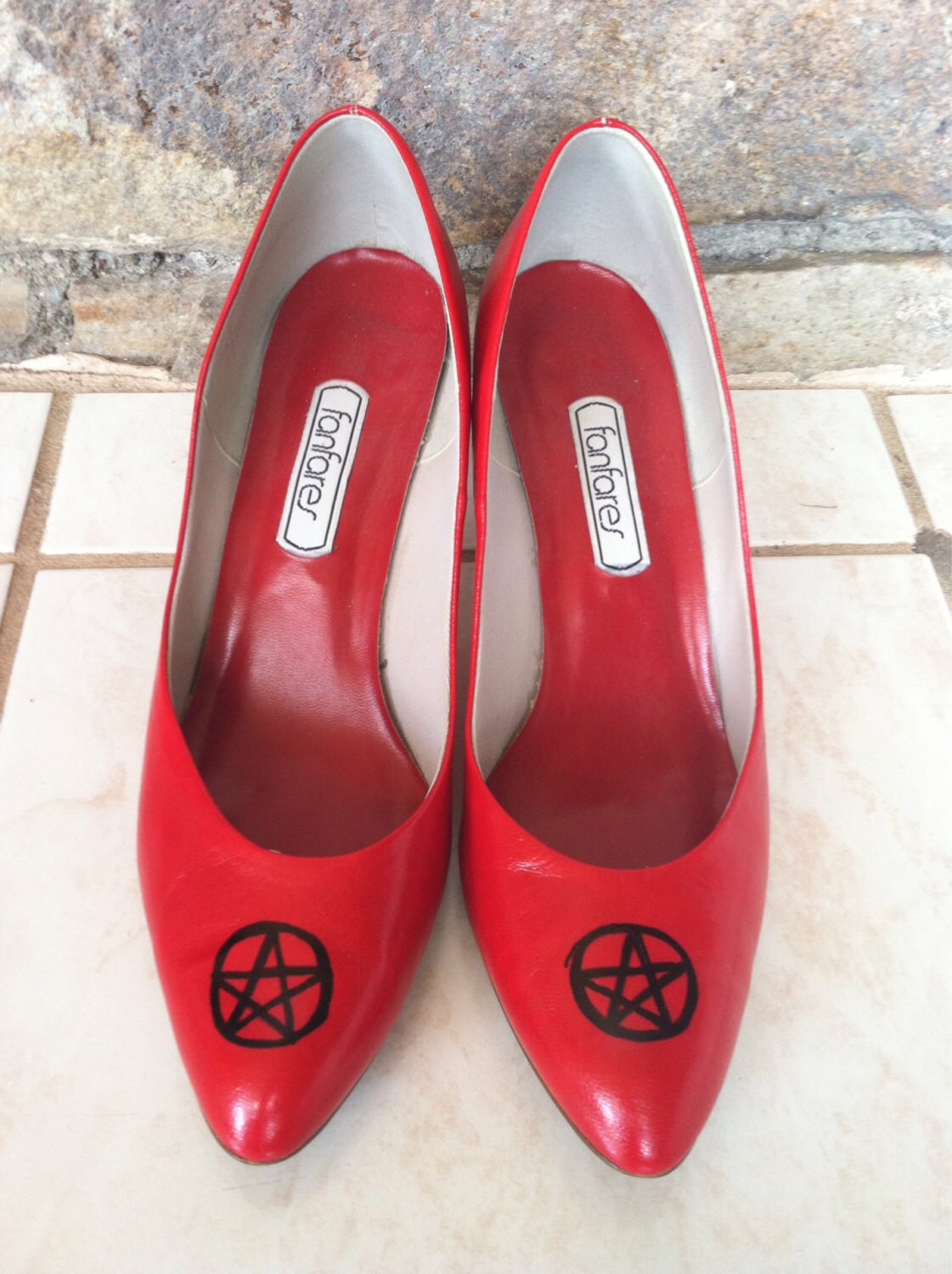 80s PENTAGRAM PUMPS HEELS vintage red customized shoes sz 9m – Haute Juice