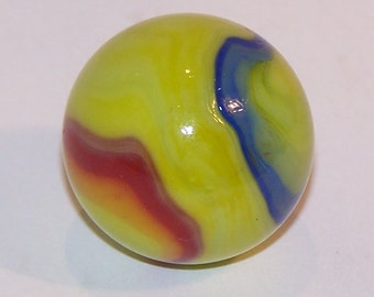 Canica de vidrio con luz verdes rayas base rojas y azules