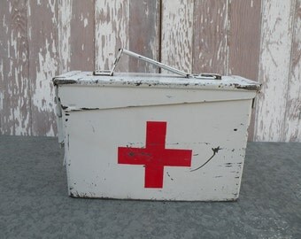 Vintage Red Cross First Aid metal medical box , Military vintage , US Army