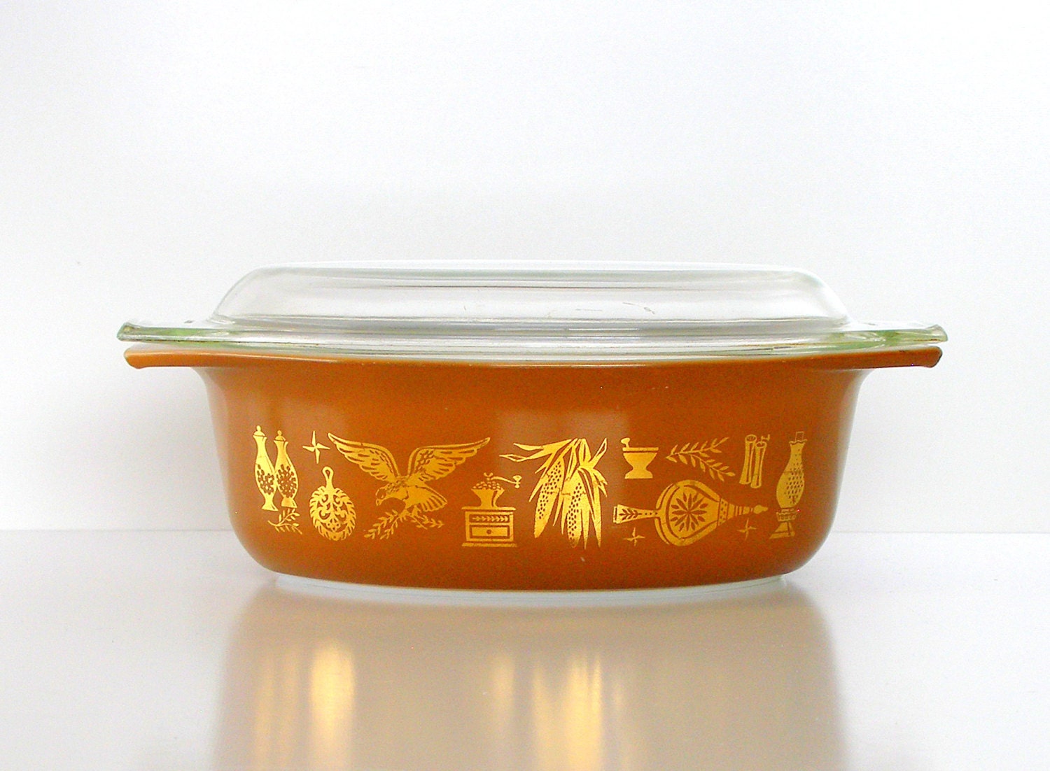 Vintage Pyrex Casserole. Americana Oval Covered