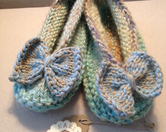 Hand knit slippers Women's size 71/2 to 8/12, blend of greens gold ...