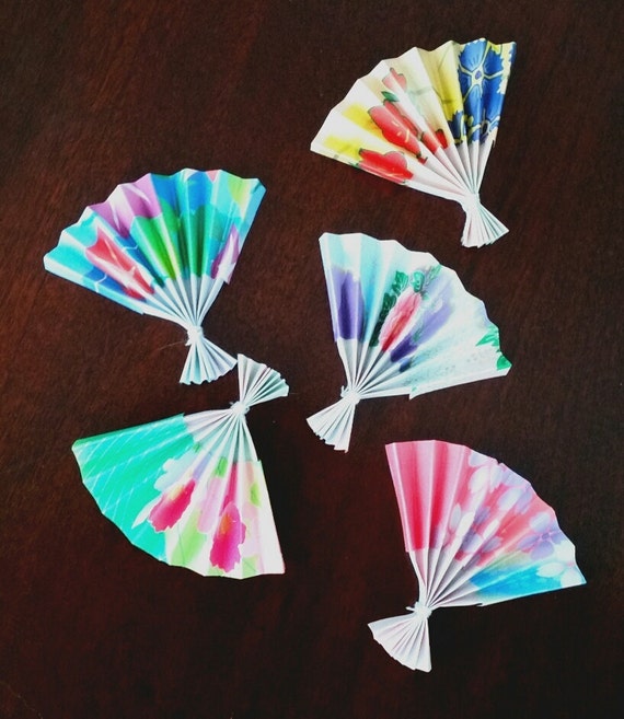 Items similar to Beautiful Mini Japanese Fans (Set of 5) on Etsy