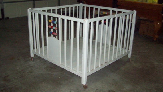 Vintage 1940 1950's Wood Playpen with Abacus