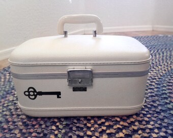 Popular items for vintage train case on Etsy