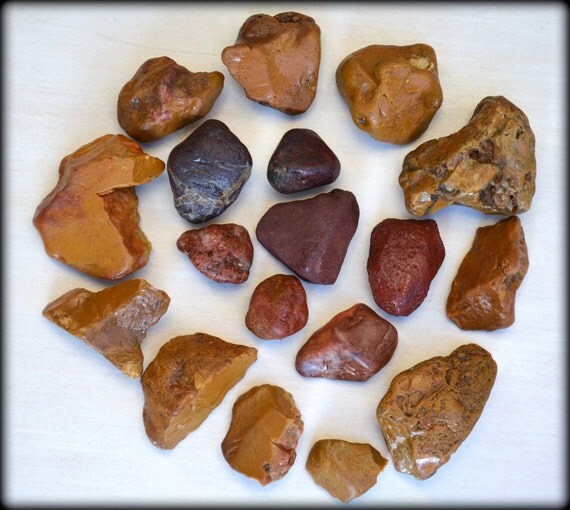 Caramel and Jasper Chert Pebble Collection With Stone