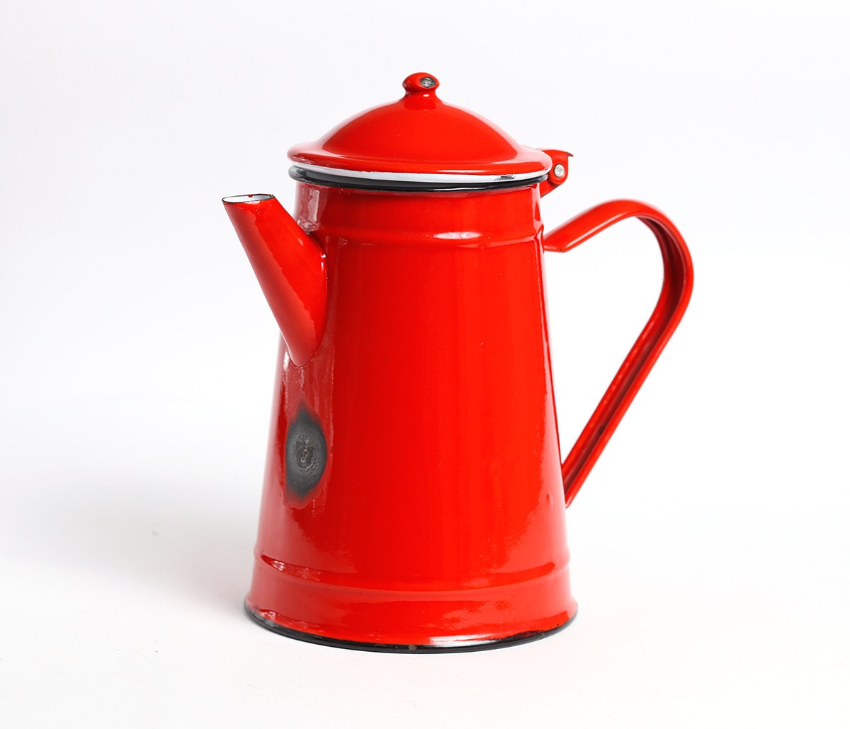 Vintage red enamel teapot, Red Teapot shabby chic, Retro kitchen ...