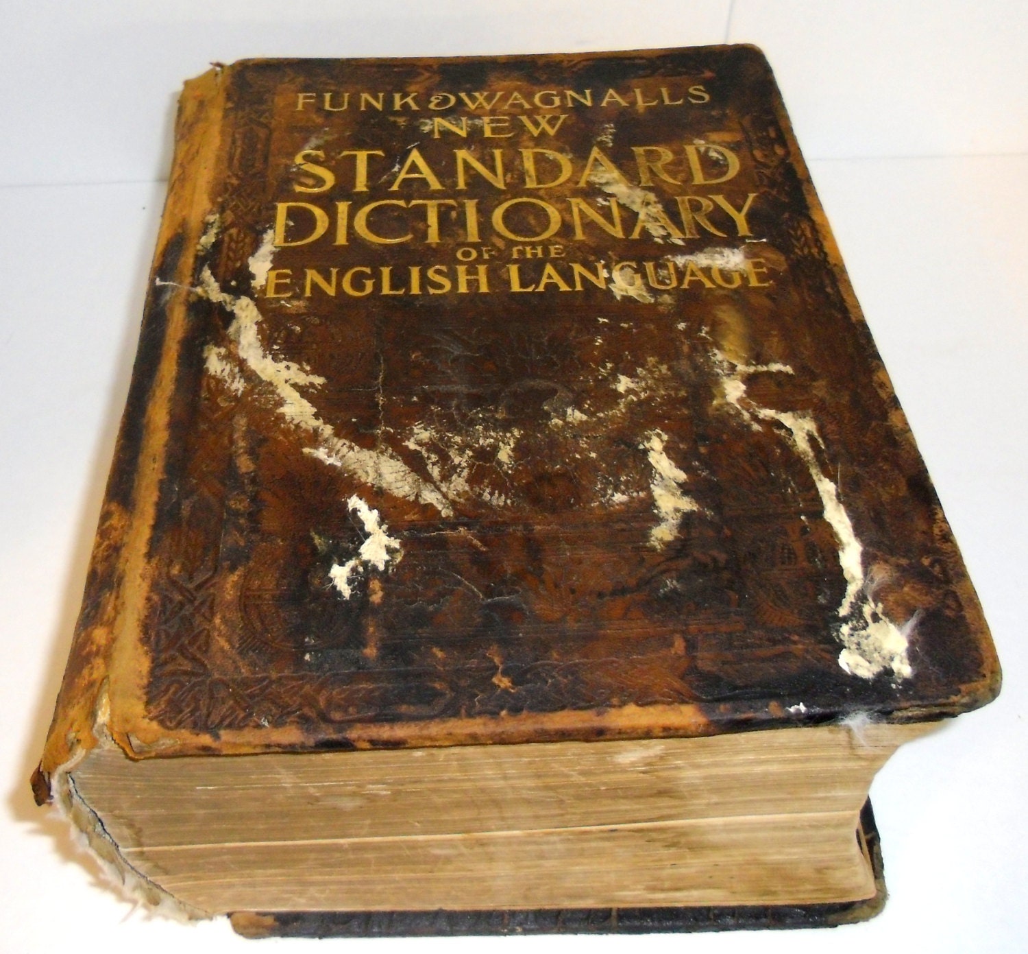 Funk and Wagnalls New Standard Dictionary of The English