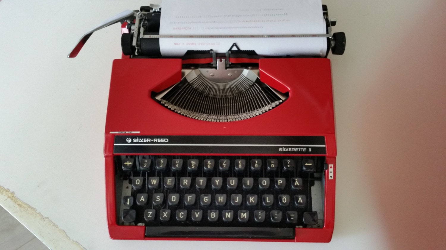 Funky Typewriter Silver Reed Vintage 1970’s – Portable – oldschooltypers