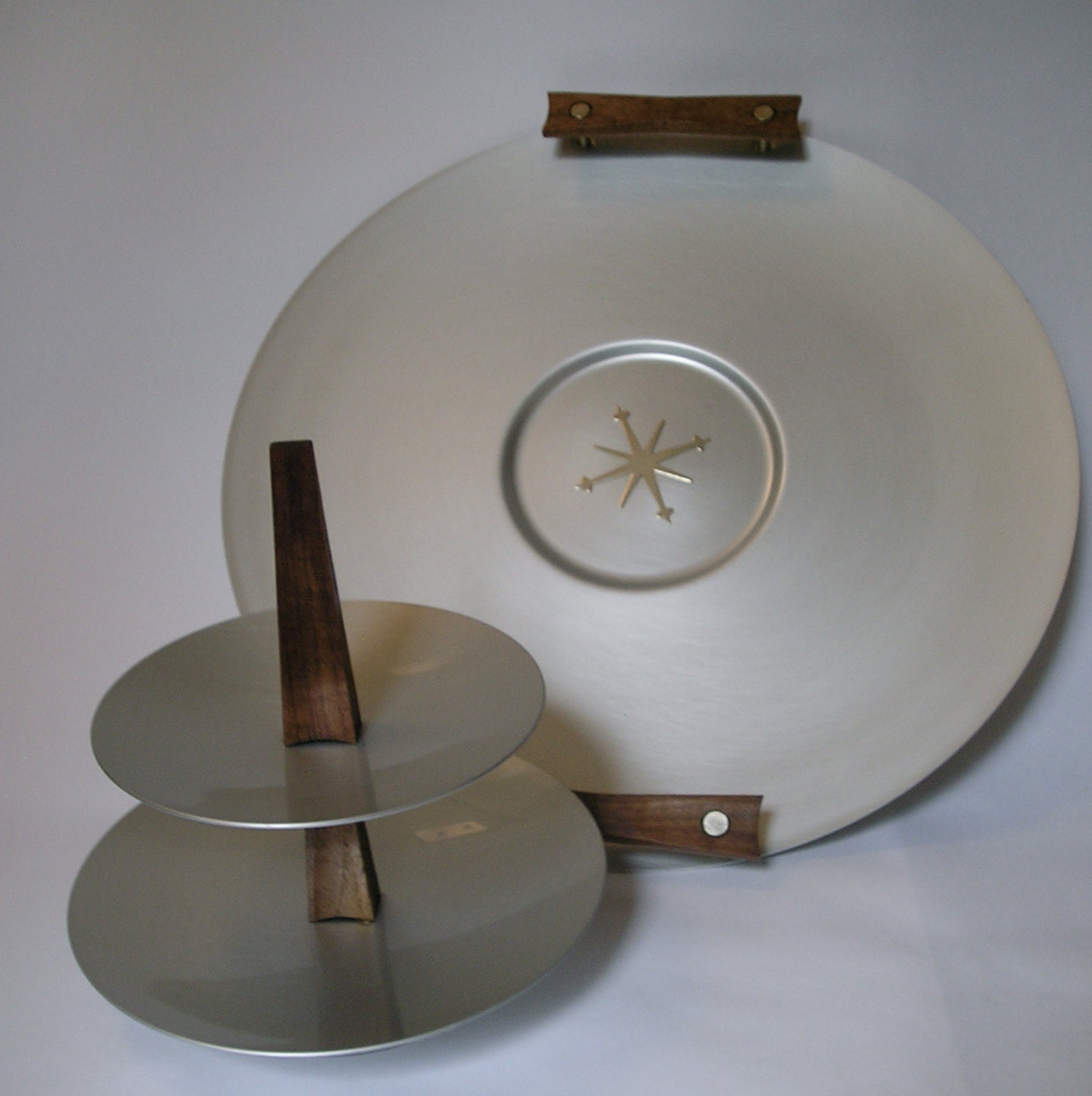 Vintage Pair of Mirro Medallion Atomic Serving Trays- Mid Century Mad ...