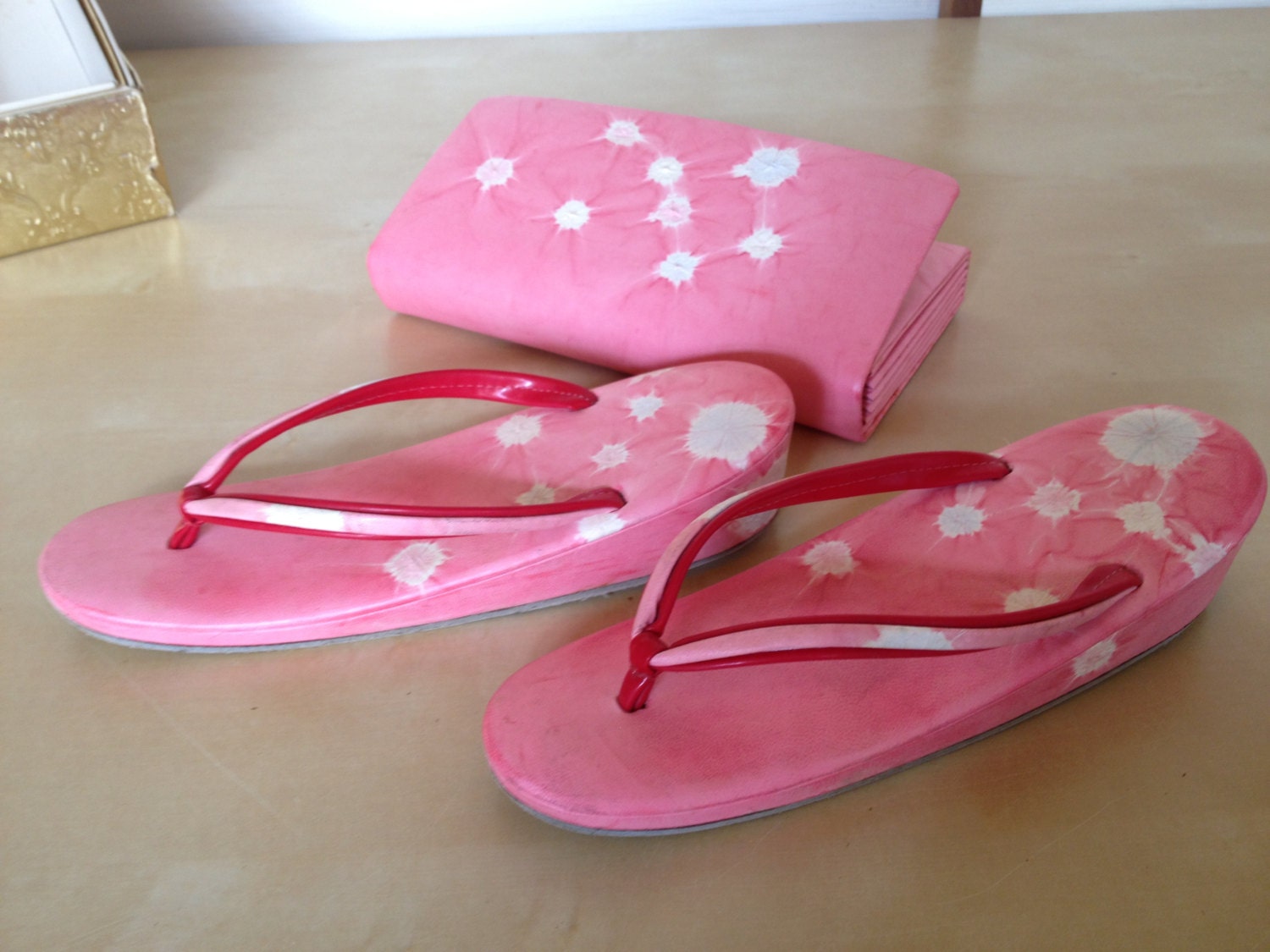 Retro rare Japanese matching pink w/ white shibori dyed leather kimono ...