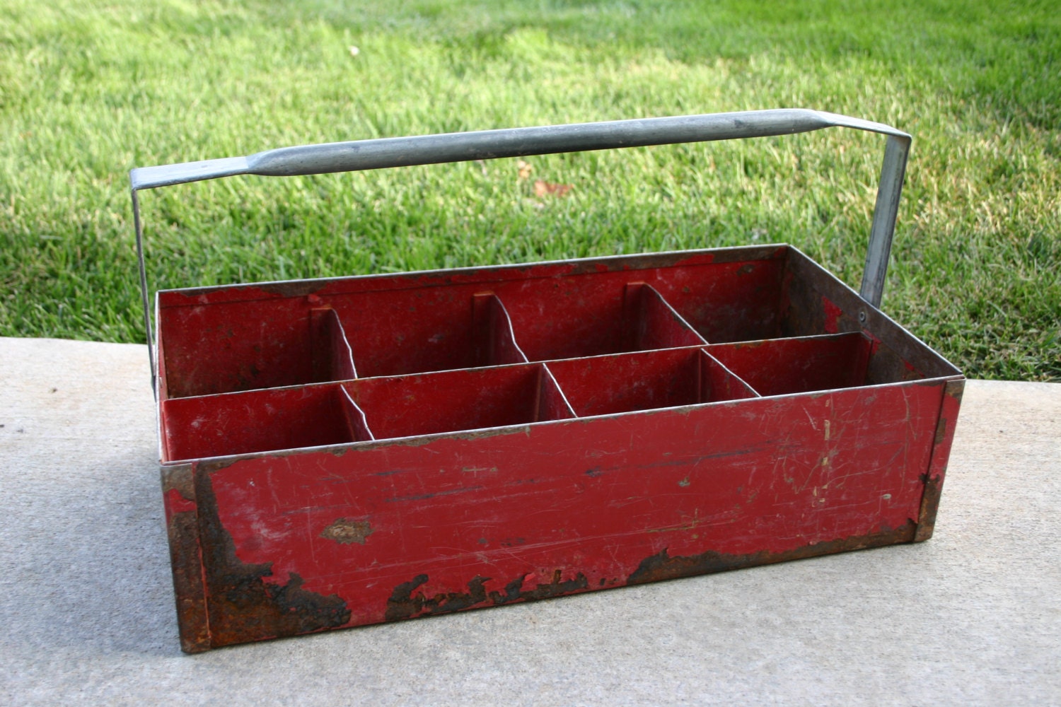 VINTAGE red metal box with compartments and a handle – Haute Juice