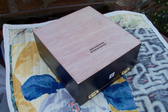 Cusano 18 Years Double Connecticut Cigar Box by IndustrialPlanet