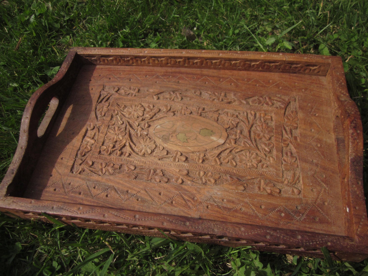 Carved wooden Tray floral design with brass inlay – Haute Juice