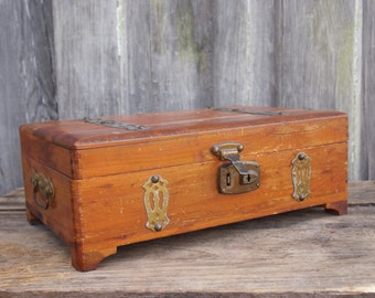 Popular items for cigar box vintage on Etsy