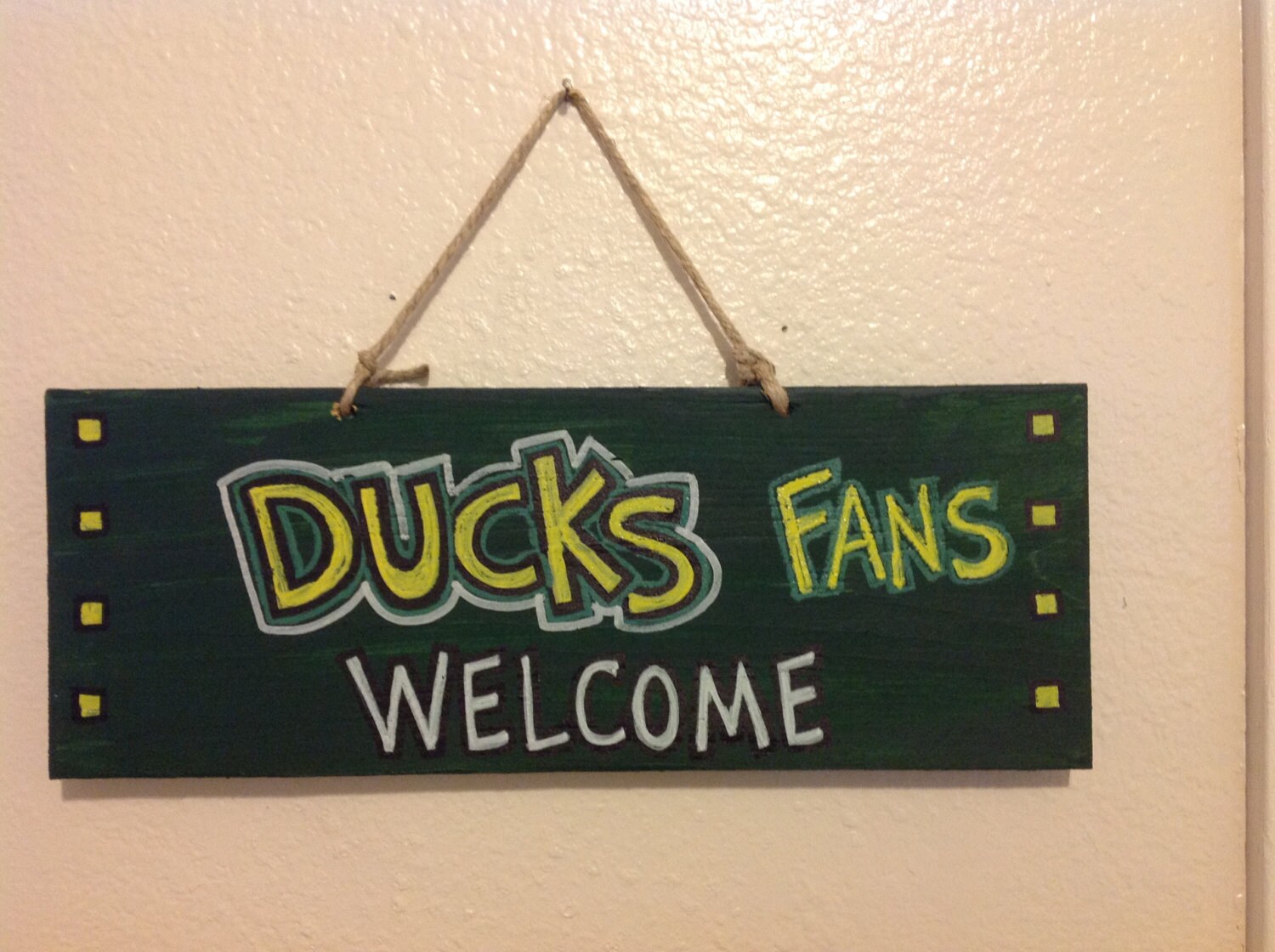 Oregon Ducks Fans Welcome Sign