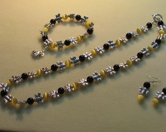 large brass BEE jewelry embellishment . 39mm x 42mm FF42b