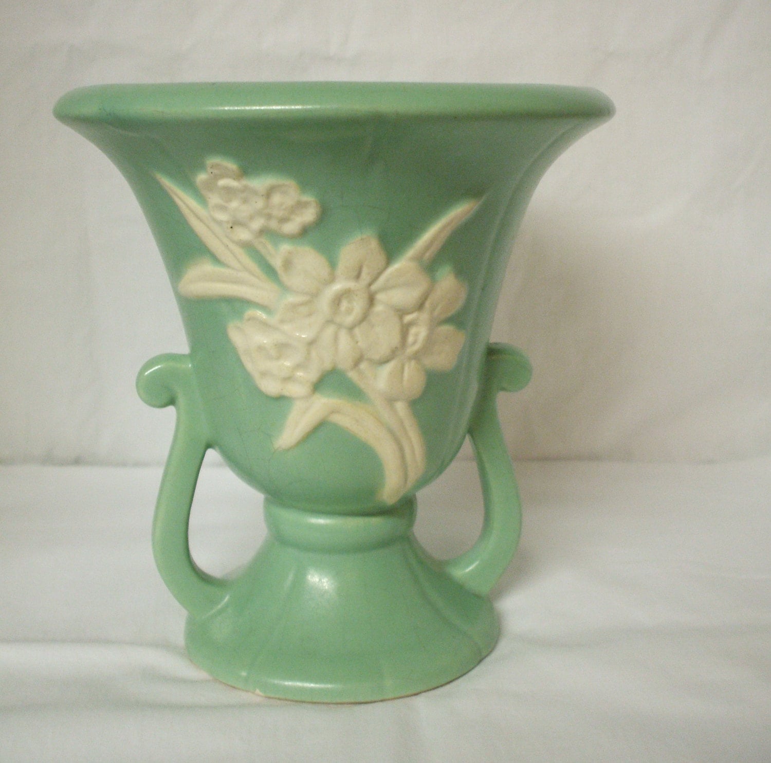 Weller Urn Vase In The Cameo Daffodil Pattern