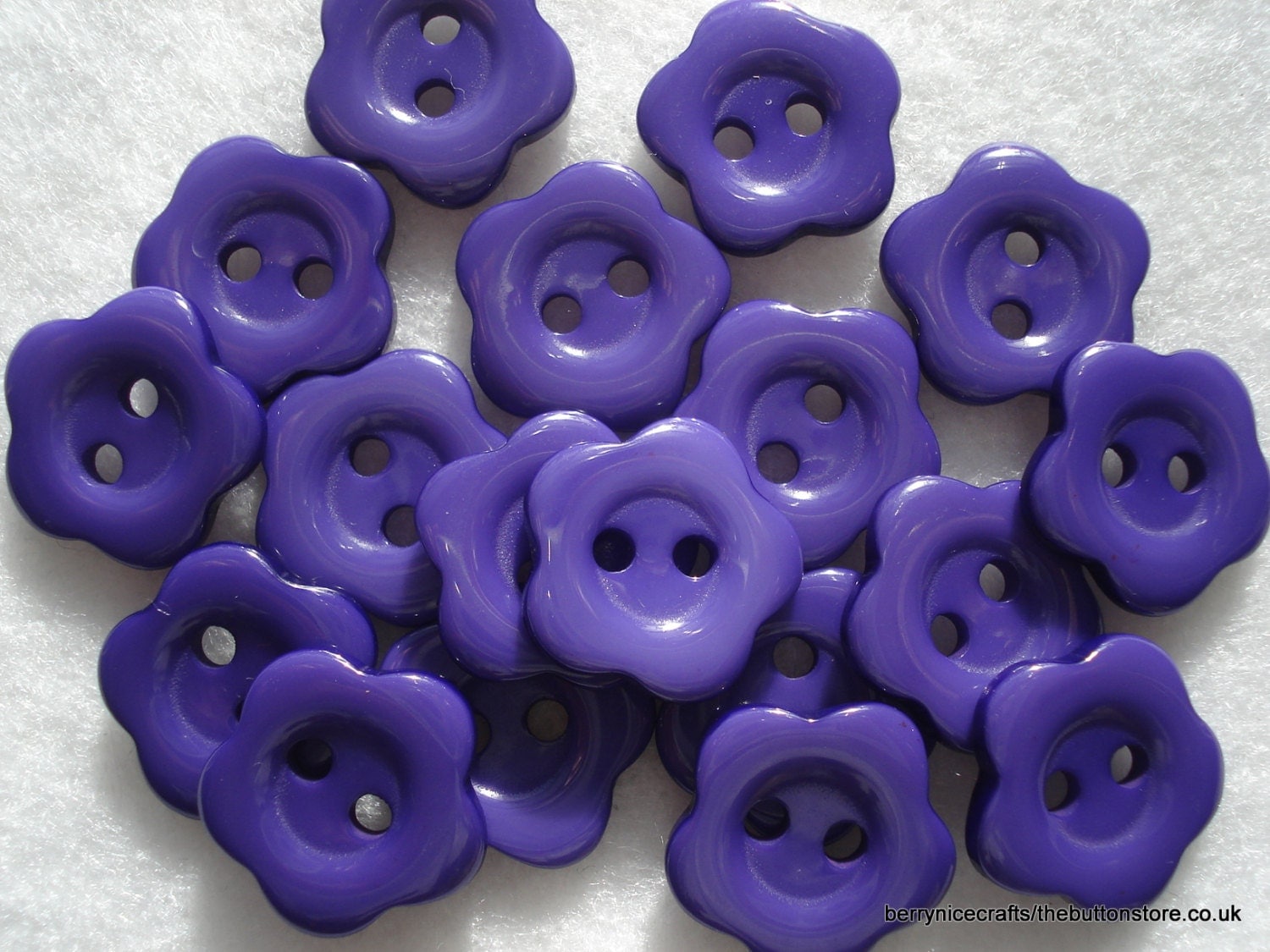 14mm Purple Flower Shaped Buttons Pack of 50 Purple Buttons
