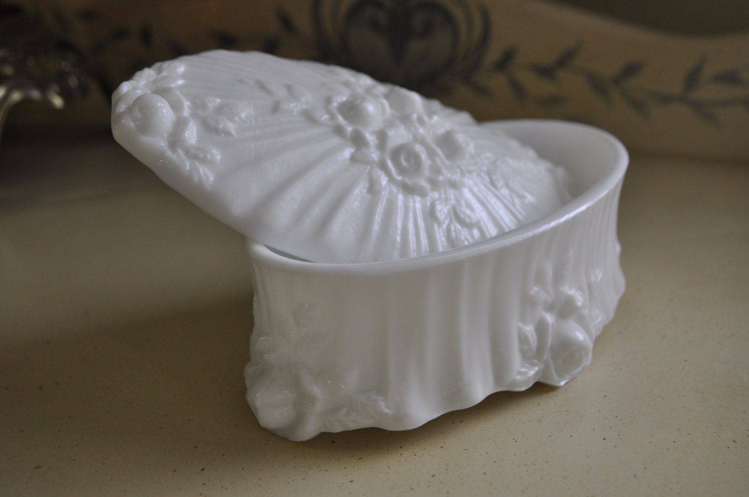 Fenton Rose trinket box with lid – snow white milk glass – Haute Juice