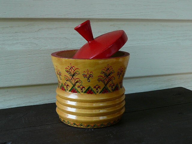 Round BOX Vintage Hand Painted Wood Red Lid Scandinavian Folk Art ...