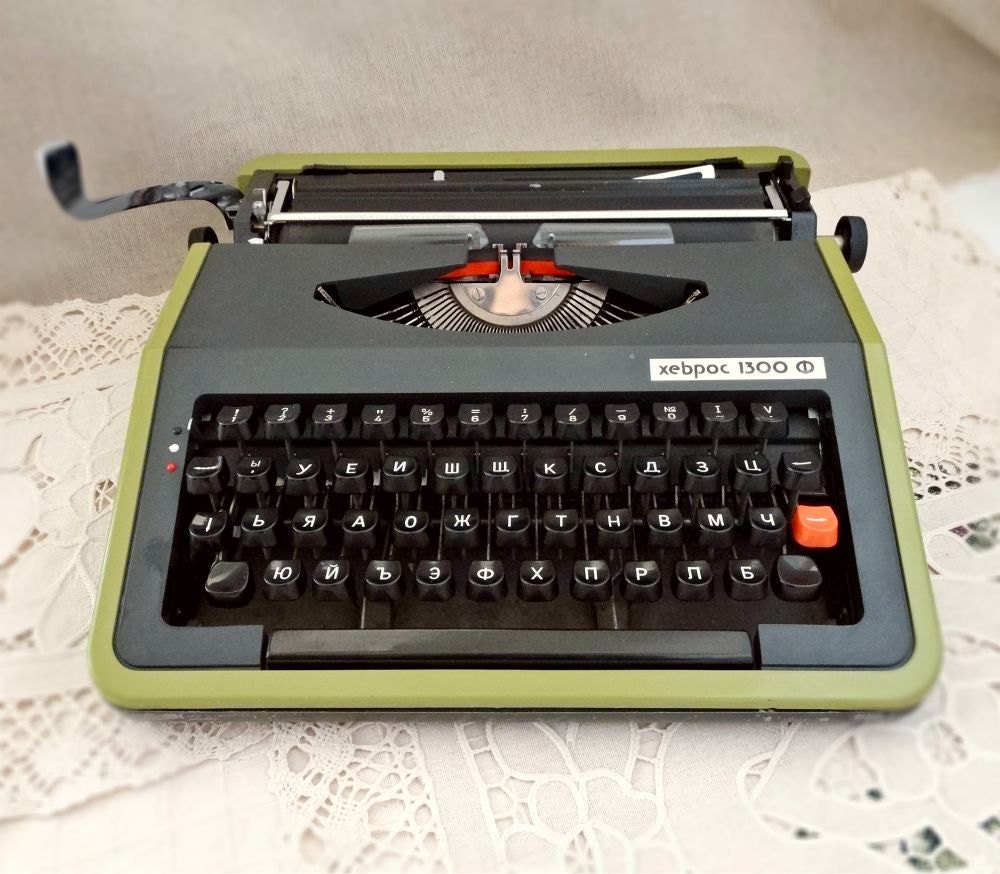 Vintage machine à écrire Hebros rétro vieux dactylo