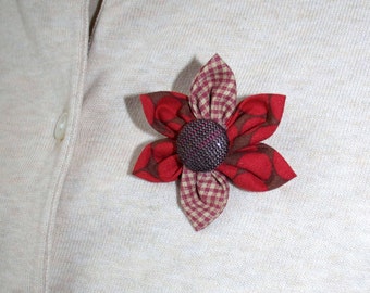 Articles similaires à Broche - Cocarde ruban rose avec dentelle écru et ...