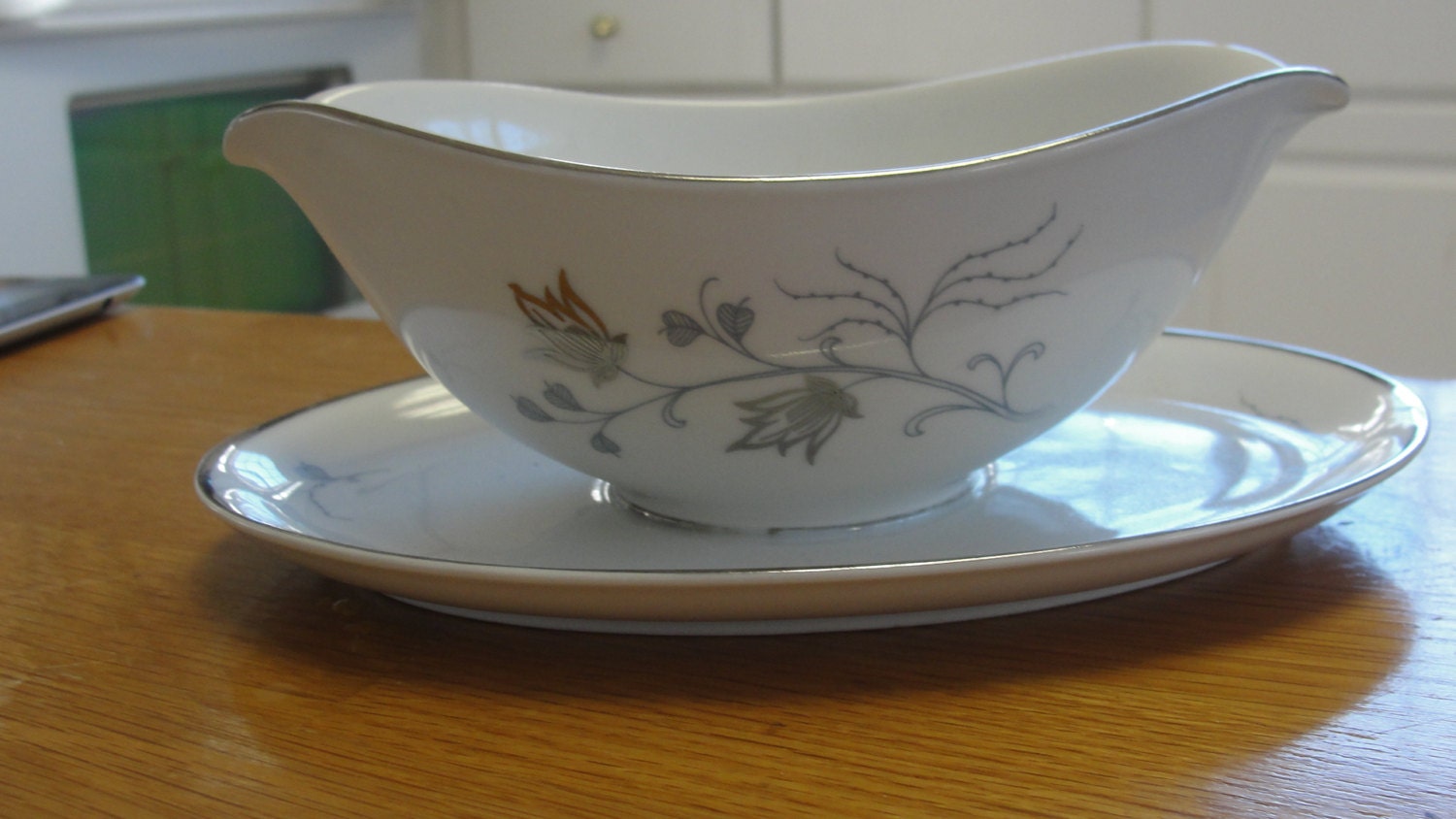 Silver Arbor Eschenbach Baronet China Gravy Bowl – Haute Juice