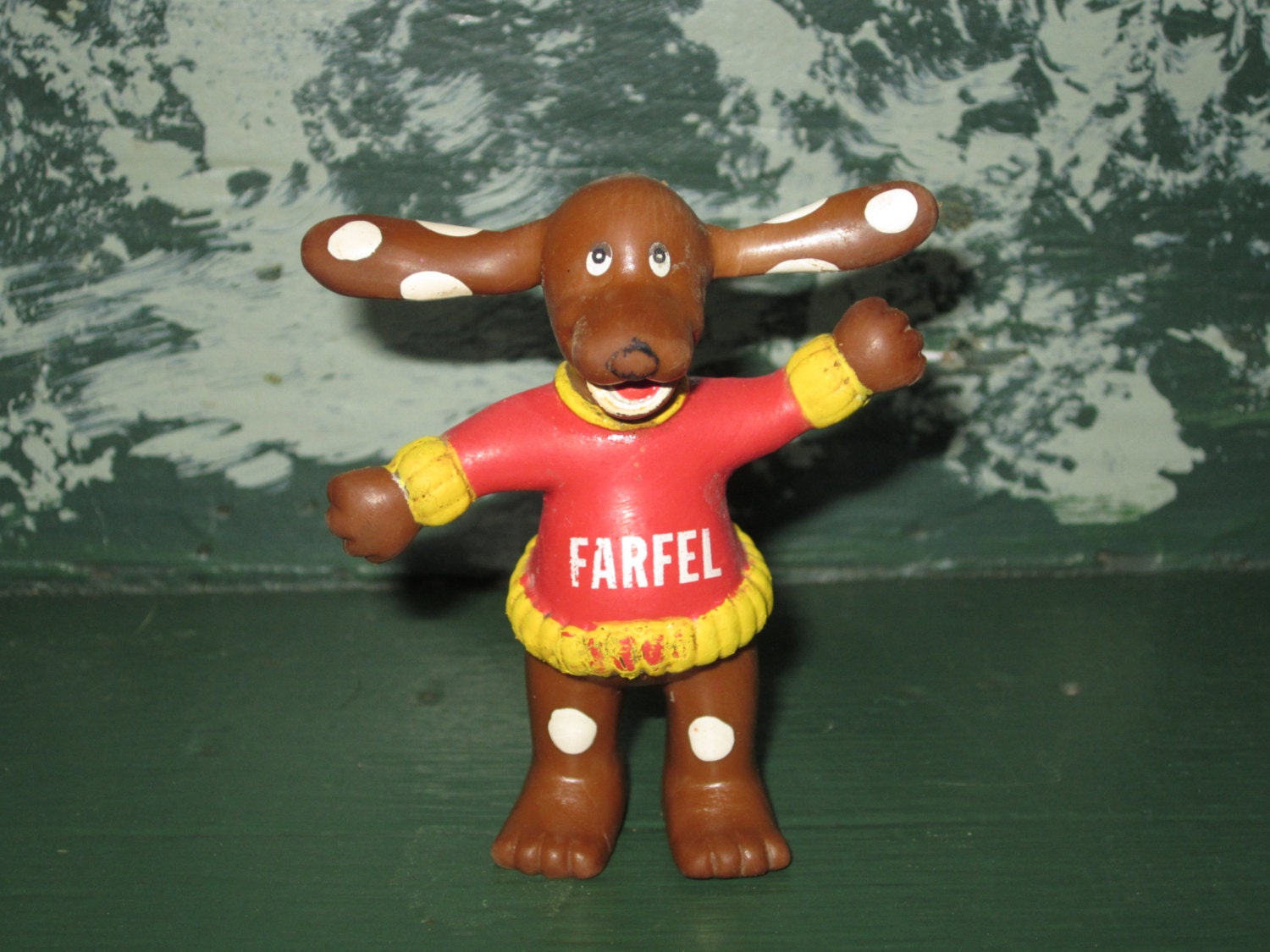 Vintage RARE 1992 Nestles Farfel the Dog Toy Figure Free