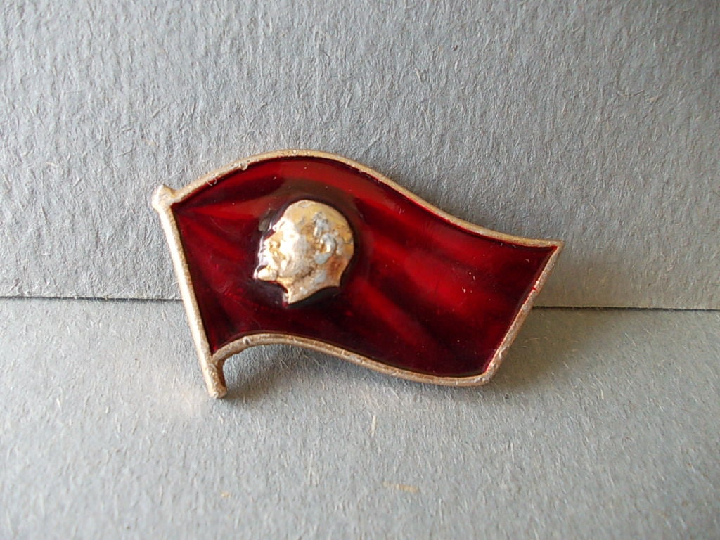 Vintage PIN / Soviet BADGE / USSR 70’s / Red Flag / Lenin / Comunism Symbol
