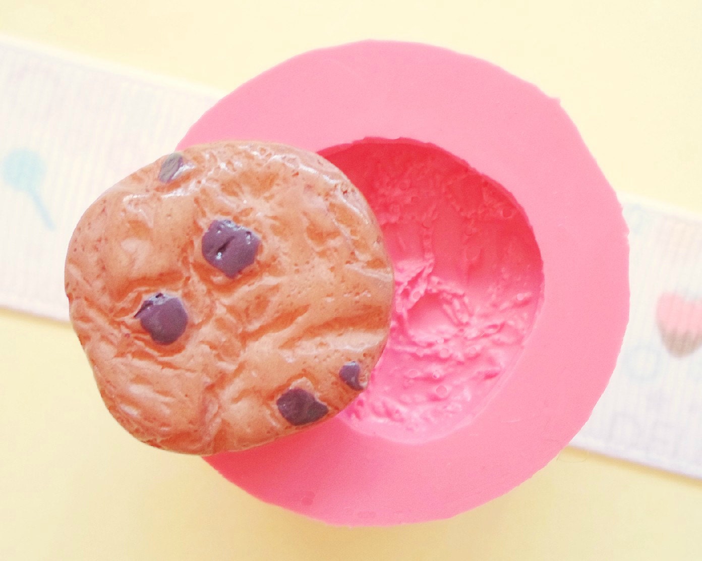 20mm Chocolate Chip Cookie Flexible Silicone Mold Decoden