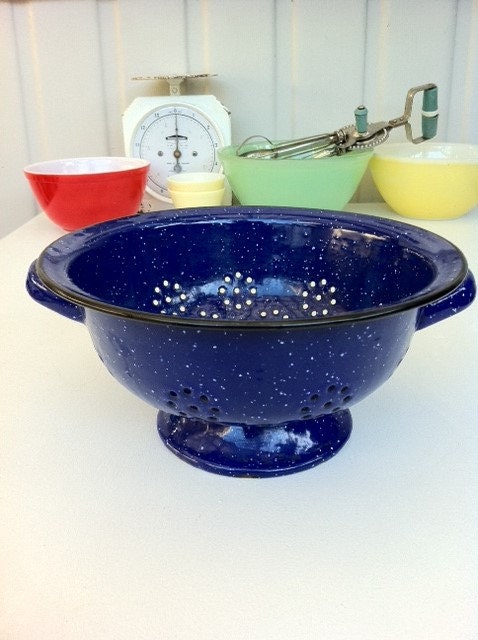 Vintage blue enamel speckleware colander!! Lovely cottage/ rustic ...