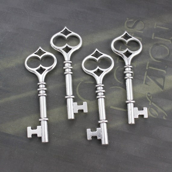 10 Skeleton Keys Double sided Antique Silver
