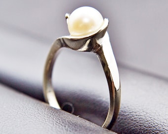 Vintage Pearl Ring - 10k White Gold (I-48)