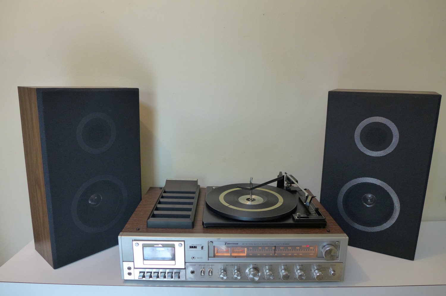 Emerson Stereo AM FM Receiver Cassette Tape Record Player