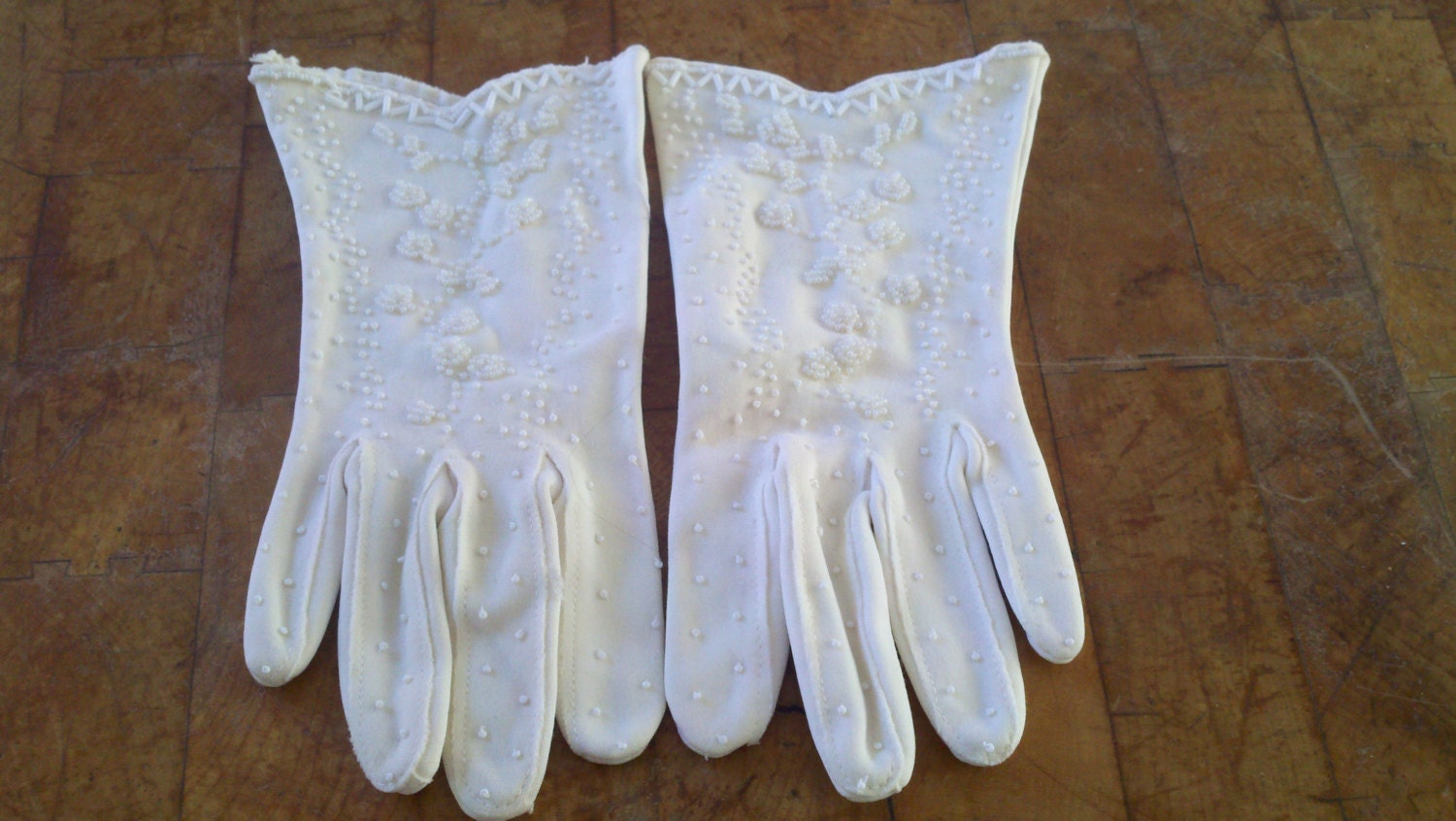 Ladies vintage beaded gloves – Haute Juice