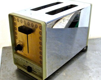 vintage GE toaster - 1960s mid century chrome/avocado toaster